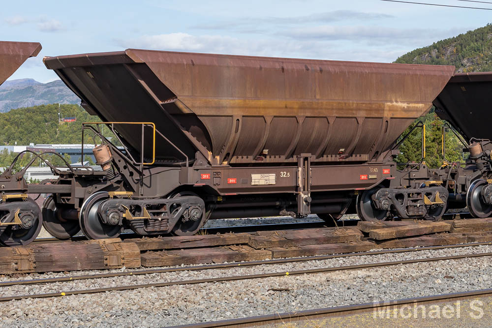 Spur H0 » [Review] Roco IORE mit Uad Erzwagen